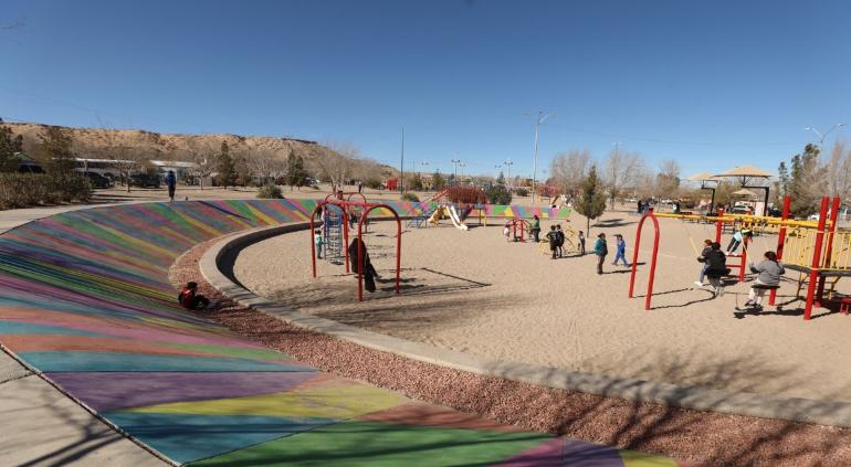 Entregó Cruz rehabilitación de parque en Anapra