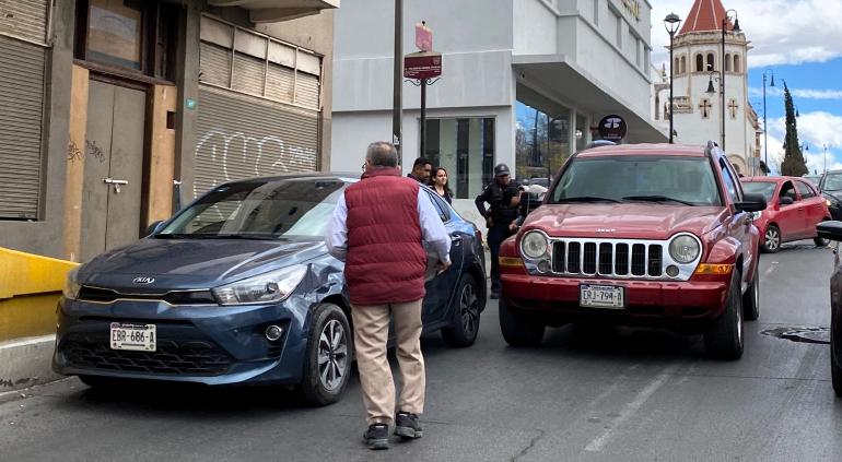 Chocó Kia a Jeep en la Independencia