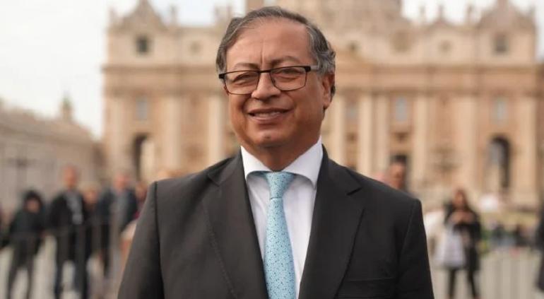 Pidió Gustavo Petro la renuncia de todo su gabinete