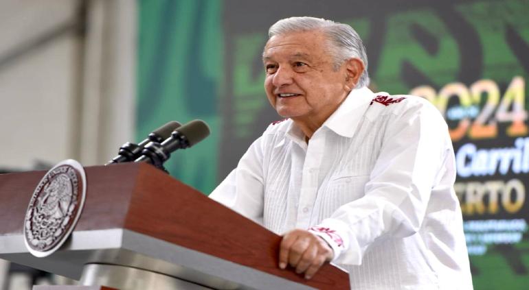 Canta AMLO la canción “La OEA es cosa de risa”