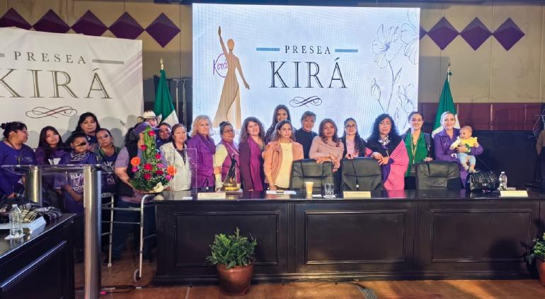 Distinguen a Yadira Soledad Cortés con la Presea Kirá