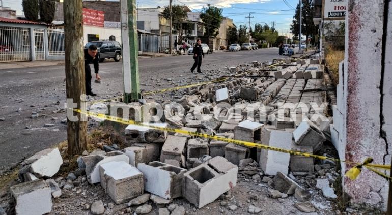 Cayeron 25 metros de barda en la Altavista; acudió Bomberos