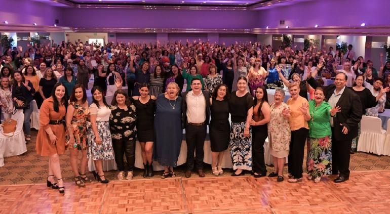 Festejan a 500 mamás promotoras de centros comunitarios