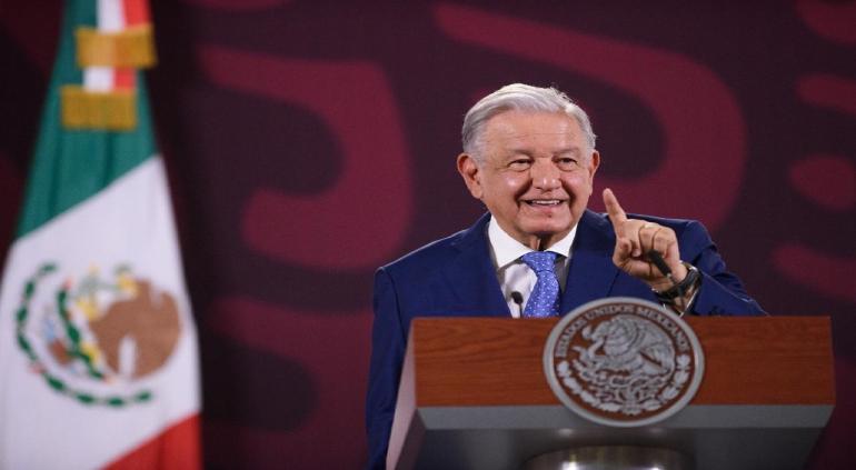 Si funciona estrategia de abrazos no balazos: Responde AMLO a exagente