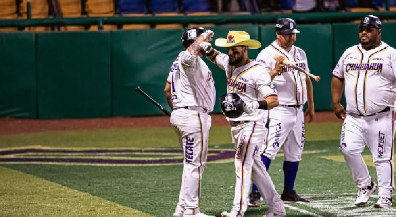 Sigue haciendo de las suyas Jesús Loya con Dorados