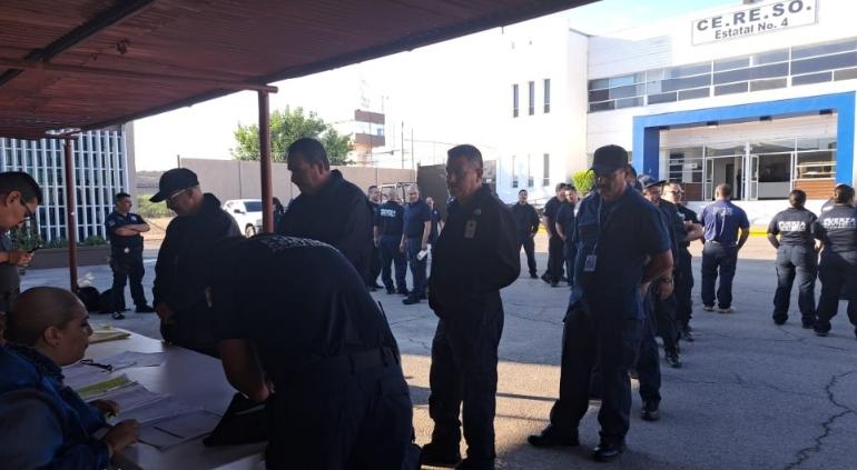 Entregan retroactivos económicos a 1,200 empleados de los Ceresos