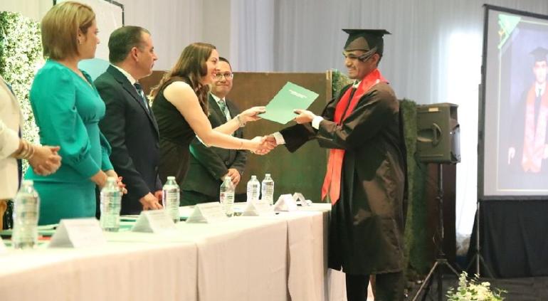 Egresa nueva generación de profesionistas de la UTCH Sur
