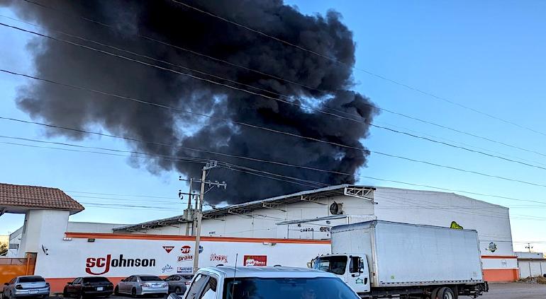 En VIVO: Controlado mega incendio en bodega