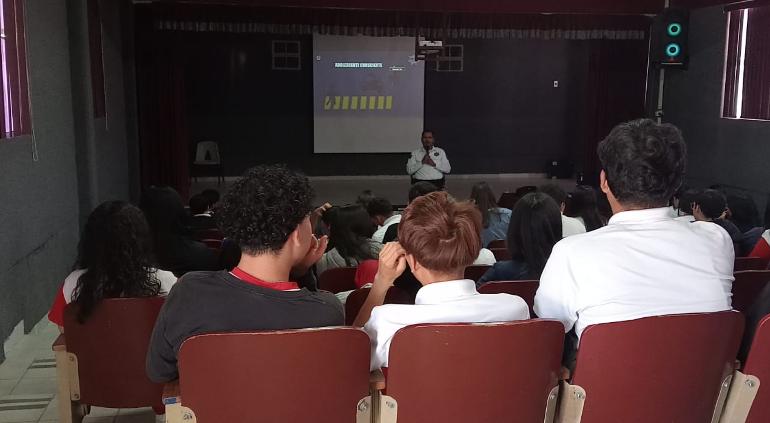 Dio Vialidad plática "Jóvenes con valor" a estudiantes de CETIS 61