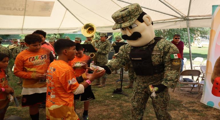 El día de hoy el Sargento Bravo del Ejército mexicano convivió con ...