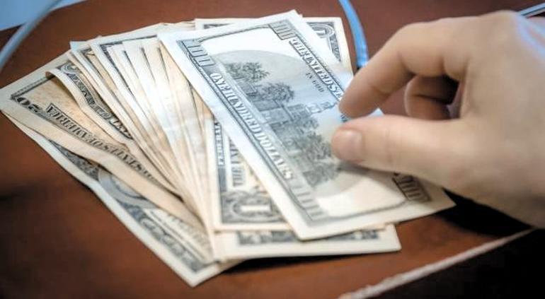 Dólar se mantiene en los 18 pesos; así cotizó hoy