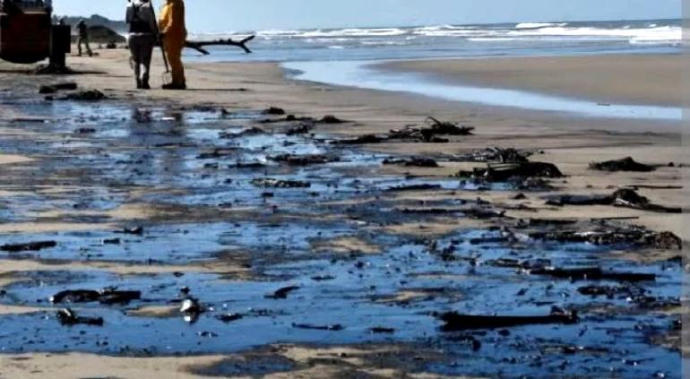 Cerrarán playa de Tabasco por residuos de chapopote