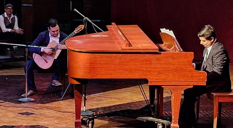 Los estudiantes Rey David Chacón González y César Issac Acosta ...