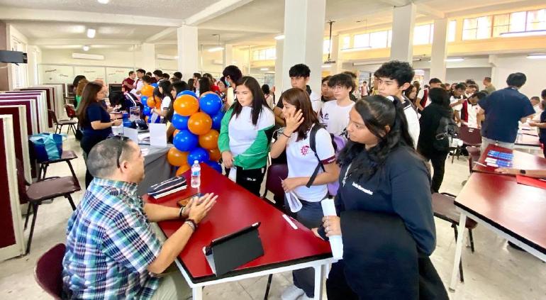 Cerca de 300 estudiantes de los CBTIS 61, 128, 269 y 114, así como ...