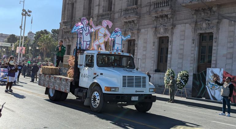 Arranca desfile conmemorativo de la Revolución Mexicana