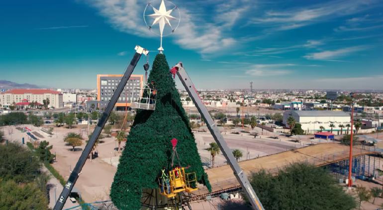 Así es el ”mega árbol” del Parque Central de Juárez