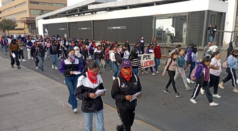 Marchan normalistas de Saucillo; piden destitución de directivos