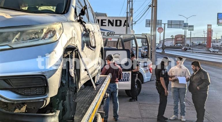 Pierde el control y vuelca en el Periférico de la Juventud