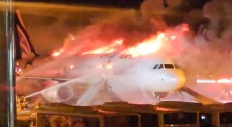 Ardió avión con 170 pasajeros en aeropuerto de Corea del Sur 🎦