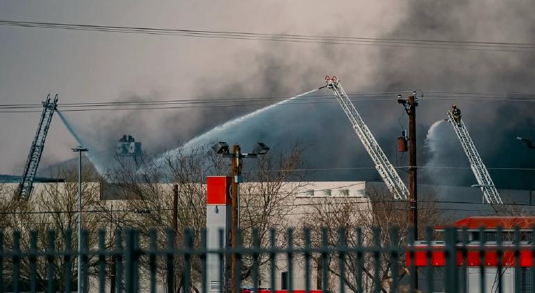 Grave herido tras explosión en Sun Metro; lo llevaron a Arizona