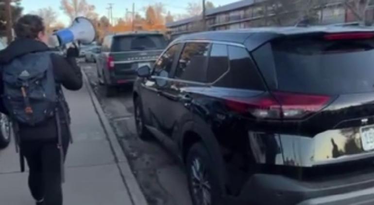 ‘No abran’; Así alertó mujer a migrantes durante redada en Denver