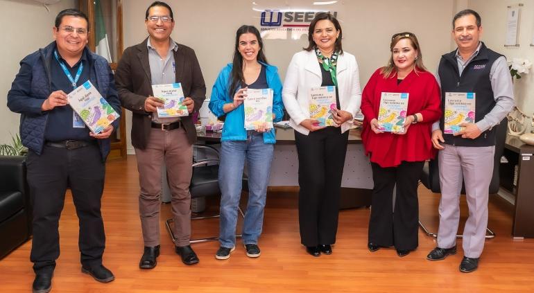 Distribuyen libros de rarámuri, odami y español a 5,300 indígenas