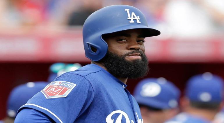Dodgers renuevan contrato de Andrew Toles para su cobertura médica