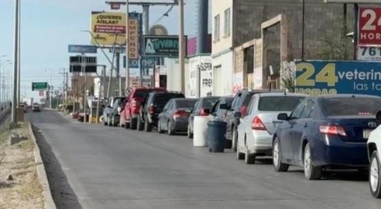 ¡Para evitar multas! Largas filas para tramitar el engomado ecológico
