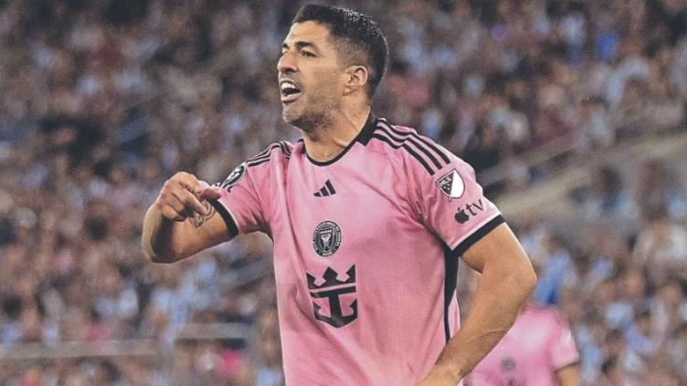 “Me equivoqué”: Suárez pide disculpas tras escupir a rival en la final