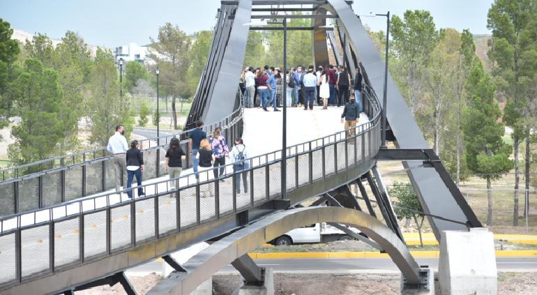 Puente de parque El Reliz, al poniente de la ciudad