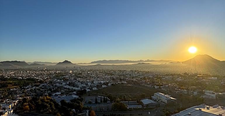 Cubre inversión térmica la ciudad; calidad de aire aceptable