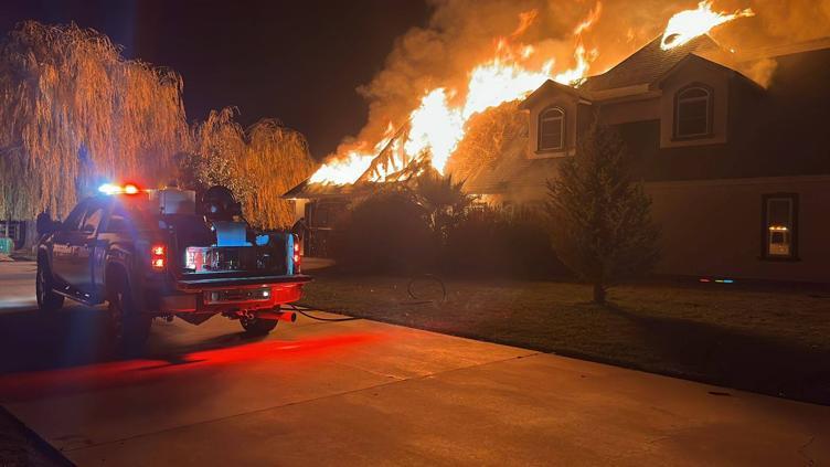 En ruinas vivienda de Cuauhtémoc tras ataque con bomba molotov